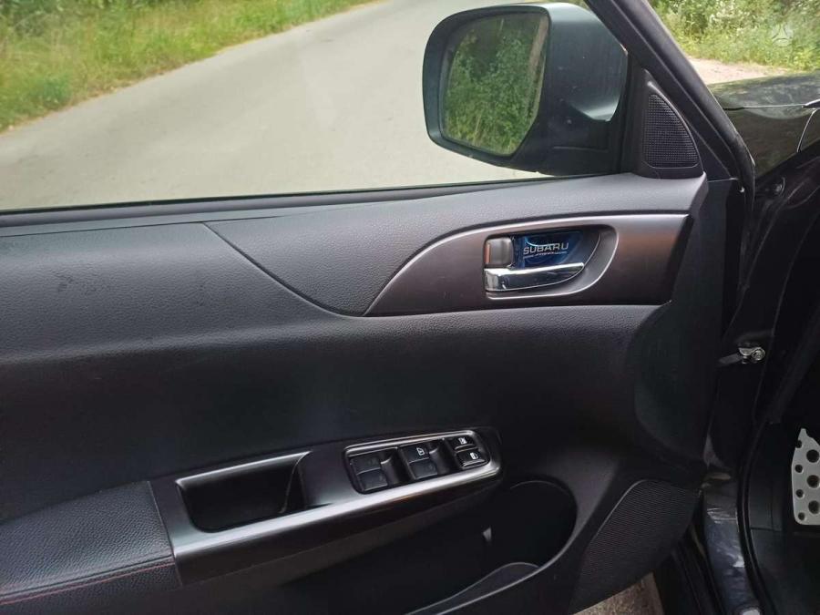 Grey Subaru Impreza WRX 2011 in Vilnius, with an engine capacity of 2.46 L and mileage of 144 thousand km for 13400 €, photo 13 on AUTOMOTO.COM.LV