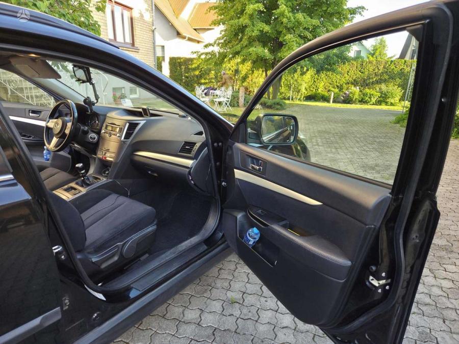 Melns Subaru Legacy 2012 Panevēža, ar dzinēja tilpumu 2.00 L un nobraukumu 210 tūkst. km par 5000 €, foto 3 vietnē AUTOMOTO.COM.LV