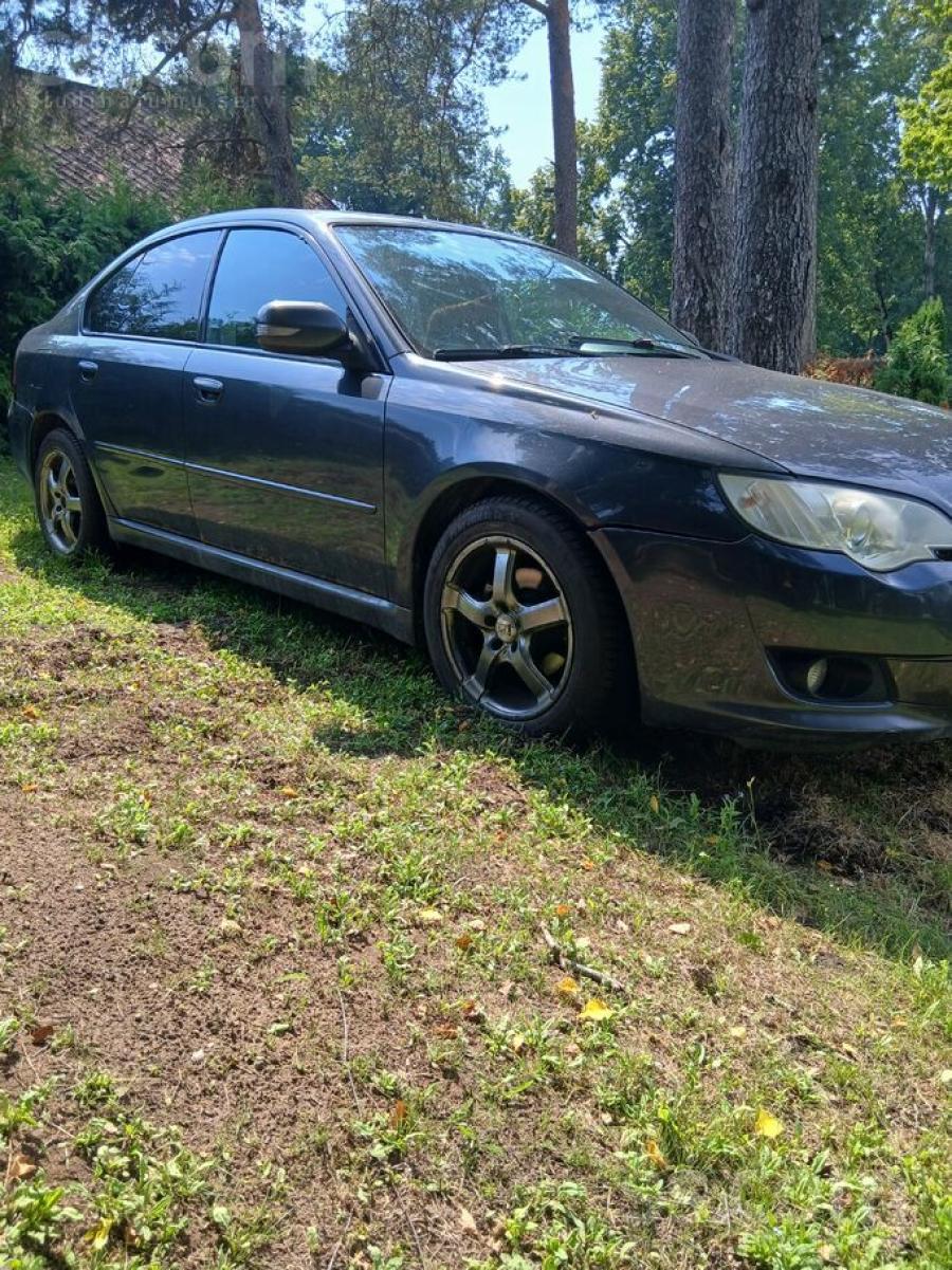 Black Subaru Legacy 2006 in Ogre, with an engine capacity of 2.00 L and mileage of 290 thousand km for 1630 €, photo 3 on AUTOMOTO.COM.LV