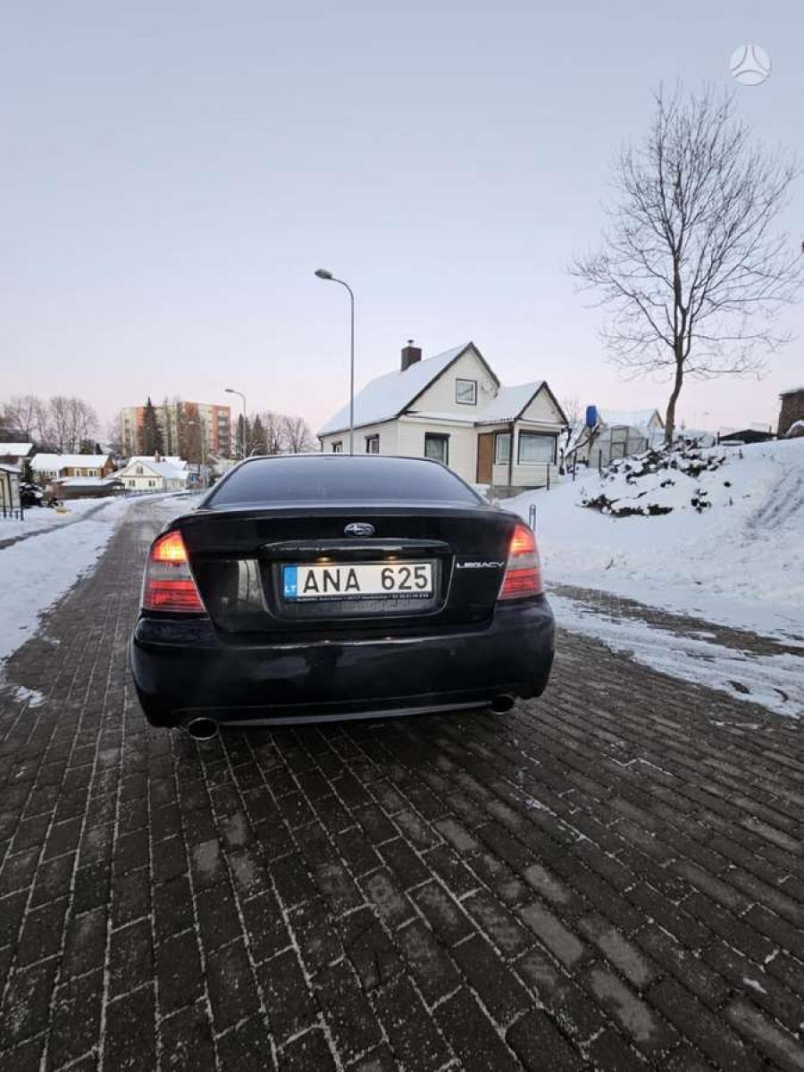 Black Subaru Legacy 2004 in Utena, with an engine capacity of 3.00 L and mileage of 285 thousand km for 2800 €, photo 4 on AUTOMOTO.COM.LV