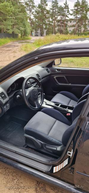 Black Subaru Legacy 2004 in Tallinn, with an engine capacity of 2.00 L and mileage of 273 thousand km for 1700 €, photo 4 on AUTOMOTO.COM.LV