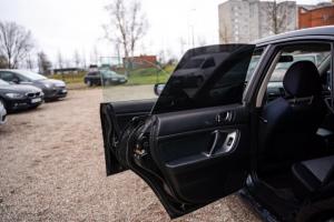 Melns Subaru Legacy 2005 Rīga, ar dzinēja tilpumu 2.50 L un nobraukumu 272 tūkst. km par 2500 €, foto 3 vietnē AUTOMOTO.COM.LV