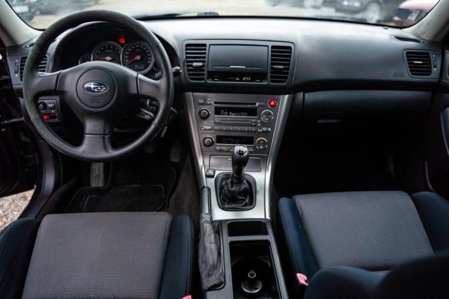 Melns Subaru Legacy 2005 Rīga, ar dzinēja tilpumu 2.50 L un nobraukumu 272 tūkst. km par 2500 €, foto 5 vietnē AUTOMOTO.COM.LV