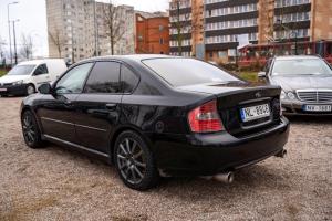 Melns Subaru Legacy 2005 Rīga, ar dzinēja tilpumu 2.50 L un nobraukumu 272 tūkst. km par 2500 €, foto 6 vietnē AUTOMOTO.COM.LV