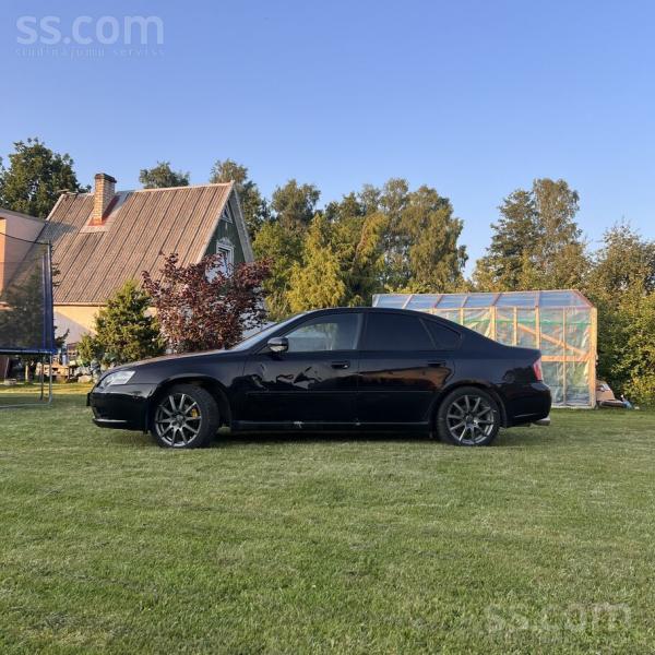 Black Subaru Legacy 2005 in Riga, with an engine capacity of 2.50 L and mileage of 285 thousand km for 1300 €, photo 4 on AUTOMOTO.COM.LV