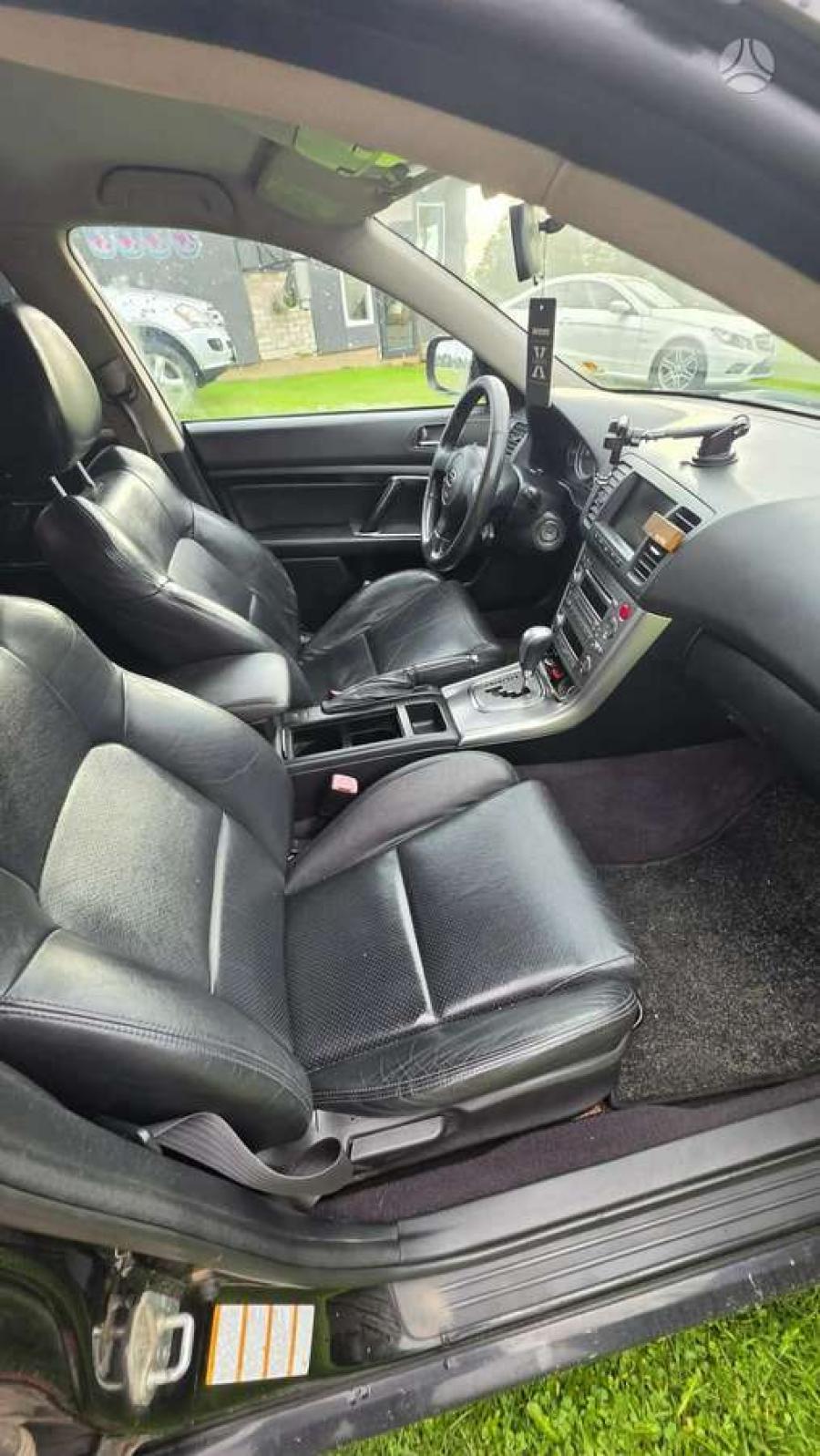 Black Subaru Legacy 2005 in Visaginas, with an engine capacity of 2.46 L and mileage of 392 thousand km for 1500 €, photo 6 on AUTOMOTO.COM.LV