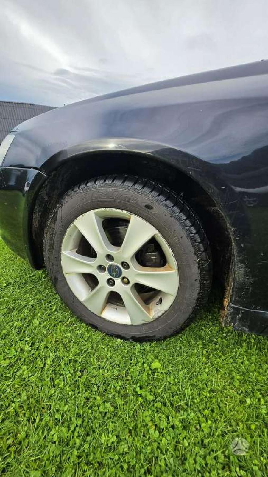 Black Subaru Legacy 2005 in Visaginas, with an engine capacity of 2.46 L and mileage of 392 thousand km for 1500 €, photo 13 on AUTOMOTO.COM.LV