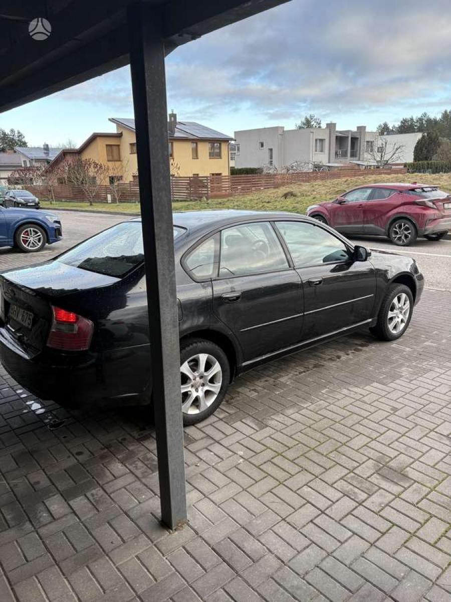 Black Subaru Legacy 2006 in Vilnius, with an engine capacity of 1.99 L and mileage of 218 thousand km for 1599 €, photo 3 on AUTOMOTO.COM.LV