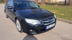 Black Subaru Legacy 2006 in Riga, with an engine capacity of 2.00 L and mileage of 258 thousand km for 2650 €, photo 12 on AUTOMOTO.COM.LV