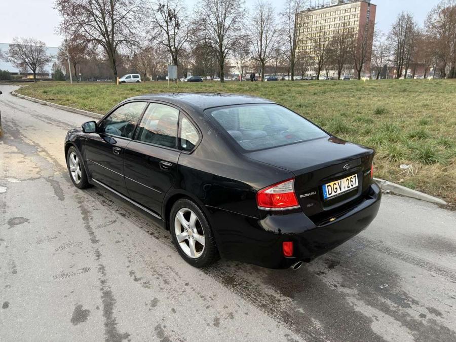 Black Subaru Legacy 2007 in Alytus, with an engine capacity of 2.46 L and mileage of 220 thousand km for 2450 €, photo 4 on AUTOMOTO.COM.LV