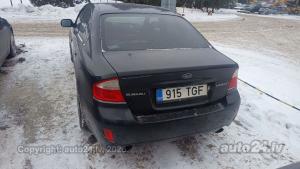 Melns Subaru Legacy 2007 Tallina, ar dzinēja tilpumu 2.50 L un nobraukumu 250 tūkst. km par 600 €, foto  vietnē AUTOMOTO.COM.LV