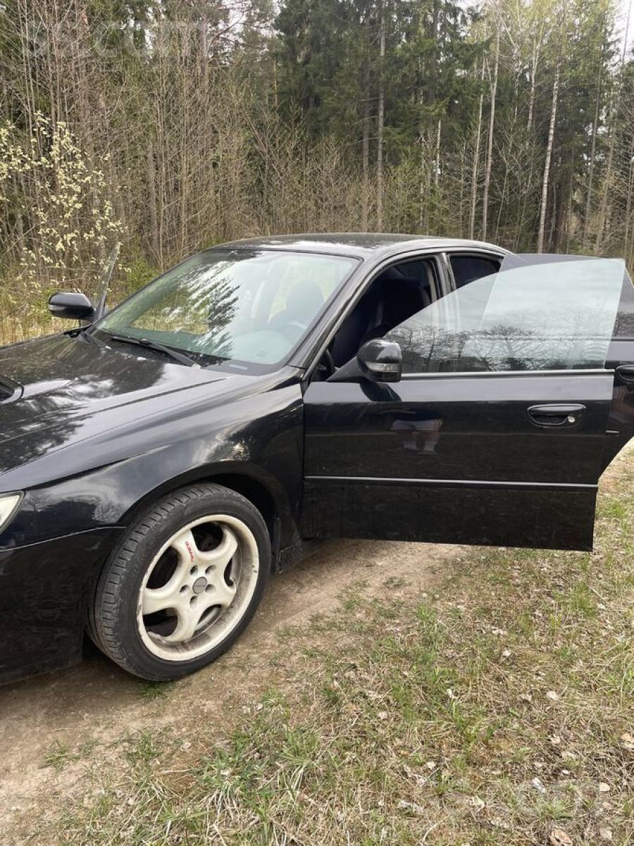Black Subaru Legacy 2007 in Riga, with an engine capacity of 2.00 L and mileage of 327 thousand km for 1600 €, photo 4 on AUTOMOTO.COM.LV