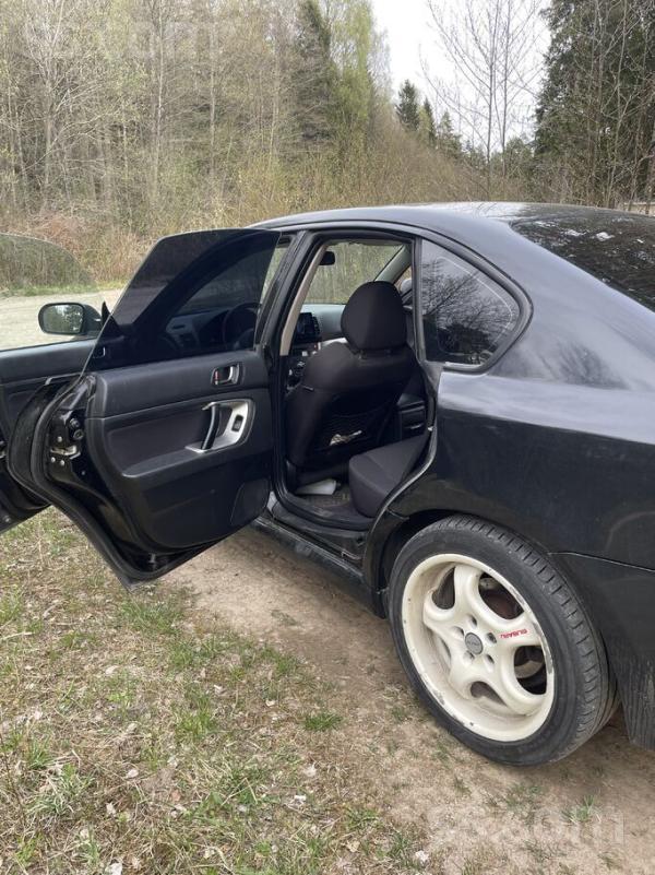 Black Subaru Legacy 2007 in Riga, with an engine capacity of 2.00 L and mileage of 327 thousand km for 1600 €, photo 4 on AUTOMOTO.COM.LV