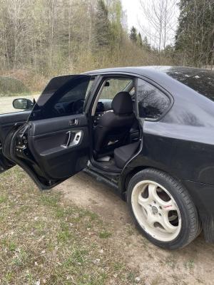 Black Subaru Legacy 2007 in Riga, with an engine capacity of 2.00 L and mileage of 327 thousand km for 1600 €, photo 5 on AUTOMOTO.COM.LV