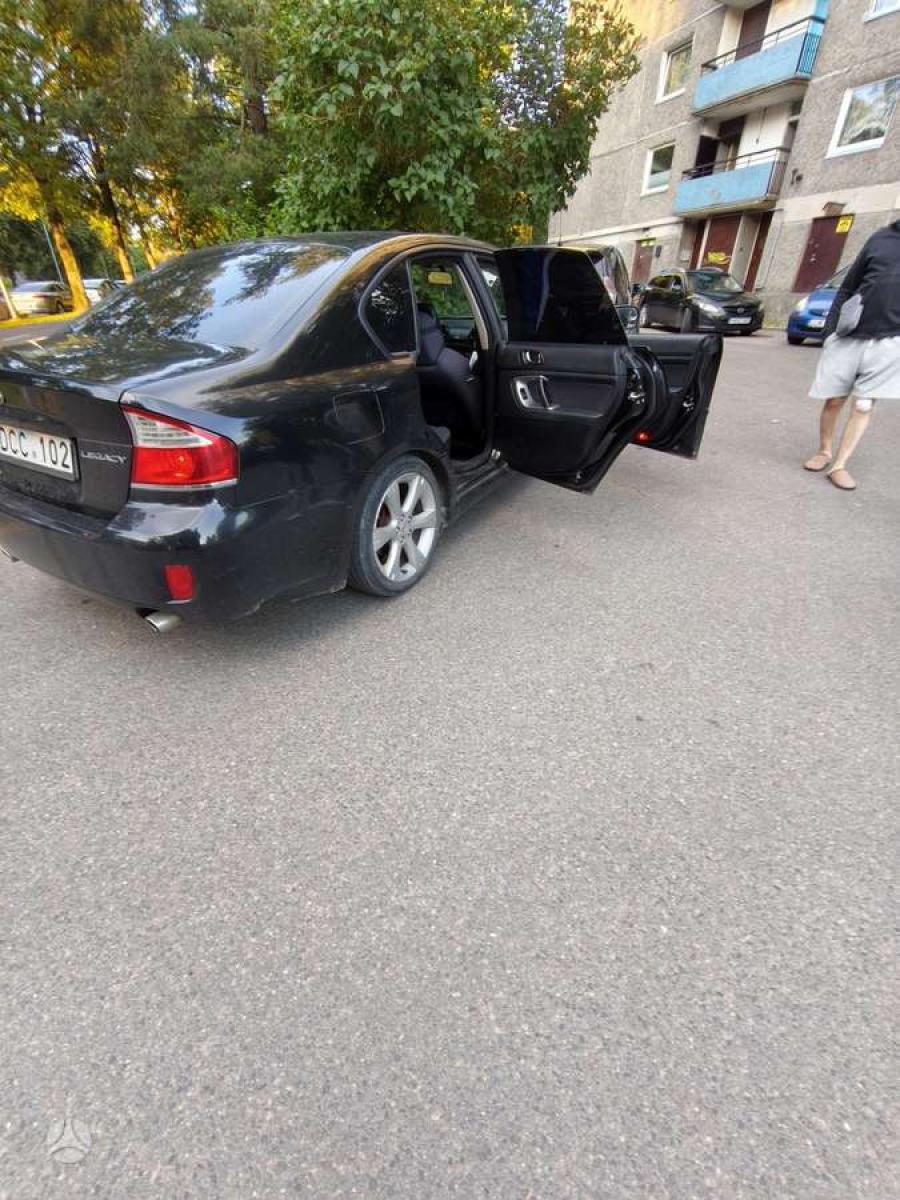 Black Subaru Legacy 2007 in Vilnius, with an engine capacity of 1.99 L and mileage of 178 thousand km for 2200 €, photo 13 on AUTOMOTO.COM.LV