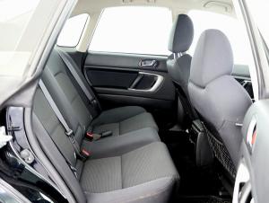 Black Subaru Legacy 2008 in Tallinn, with an engine capacity of 2.50 L and mileage of 324 thousand km for 1899 €, photo 8 on AUTOMOTO.COM.LV