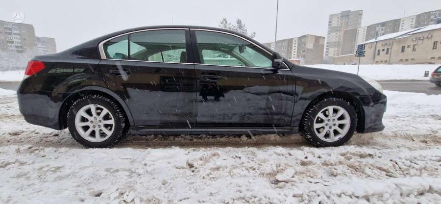 Melns Subaru Legacy 2010 Viļņa, ar dzinēja tilpumu 2.00 L un nobraukumu 332 tūkst. km par 1900 €, foto 3 vietnē AUTOMOTO.COM.LV