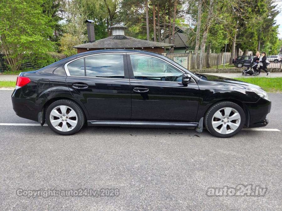 Black Subaru Legacy 2010 in Tallinn, with an engine capacity of 2.50 L and mileage of 218 thousand km for 5300 €, photo 5 on AUTOMOTO.COM.LV