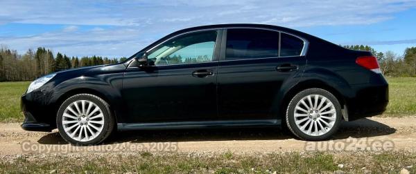 Black Subaru Legacy 2012 in Rakvere, with an engine capacity of 2.50 L and mileage of 214 thousand km for 6790 €, photo 3 on AUTOMOTO.COM.LV