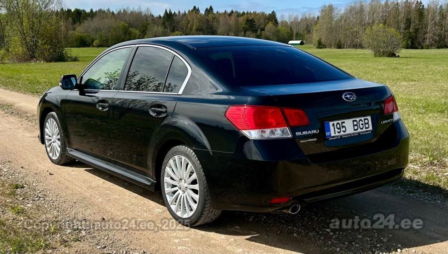 Black Subaru Legacy 2012 in Rakvere, with an engine capacity of 2.50 L and mileage of 214 thousand km for 6790 €, photo 5 on AUTOMOTO.COM.LV