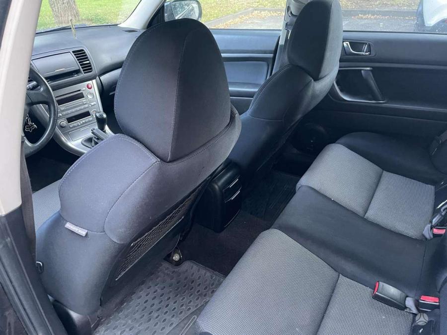 Black Subaru Legacy 2003 in Kaisiadorys, with an engine capacity of 1.99 L and mileage of 220 thousand km for 2100 €, photo 5 on AUTOMOTO.COM.LV