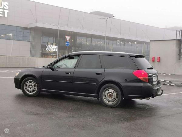 Black Subaru Legacy 2005 in Vilnius, with an engine capacity of 2.00 L and mileage of 232 thousand km for 1000 €, photo 4 on AUTOMOTO.COM.LV