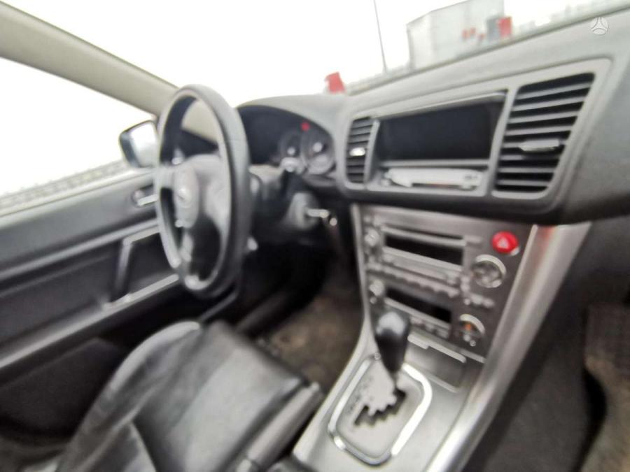Melns Subaru Legacy 2005 Viļņa, ar dzinēja tilpumu 2.00 L un nobraukumu 232 tūkst. km par 1000 €, foto 15 vietnē AUTOMOTO.COM.LV