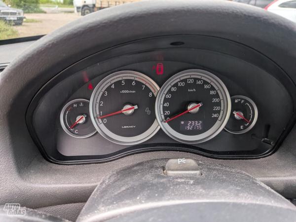 Melns Subaru Legacy 2005 Radviliškis, ar dzinēja tilpumu 2.50 L un nobraukumu 192 tūkst. km par 2000 €, foto 8 vietnē AUTOMOTO.COM.LV