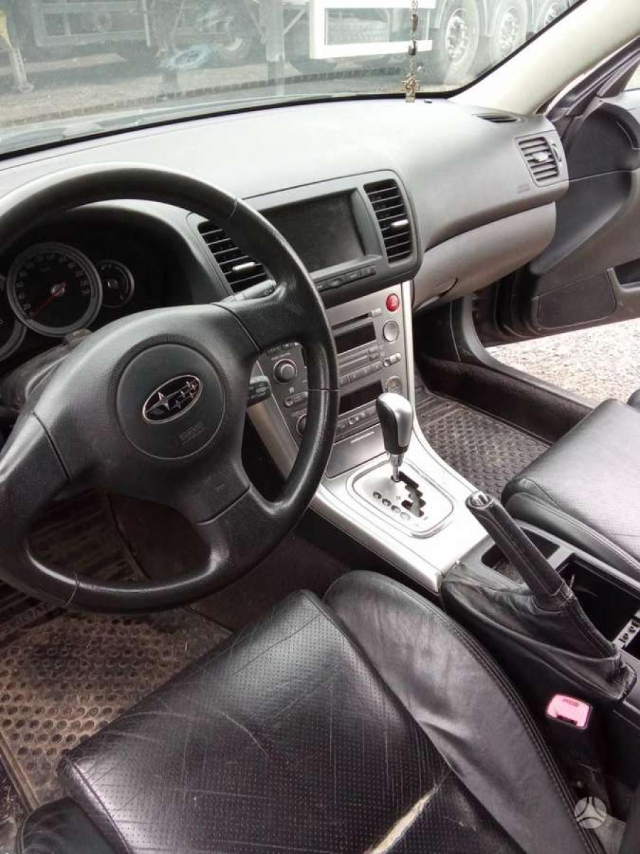 Melns Subaru Legacy 2005 Šauļi, ar dzinēja tilpumu 2.50 L un nobraukumu 123 tūkst. km par 1150 €, foto 3 vietnē AUTOMOTO.COM.LV