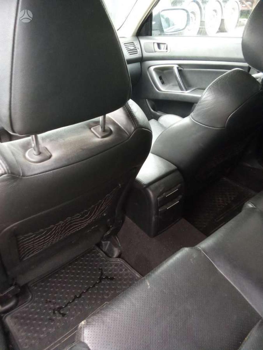 Melns Subaru Legacy 2005 Šauļi, ar dzinēja tilpumu 2.50 L un nobraukumu 123 tūkst. km par 1150 €, foto 5 vietnē AUTOMOTO.COM.LV