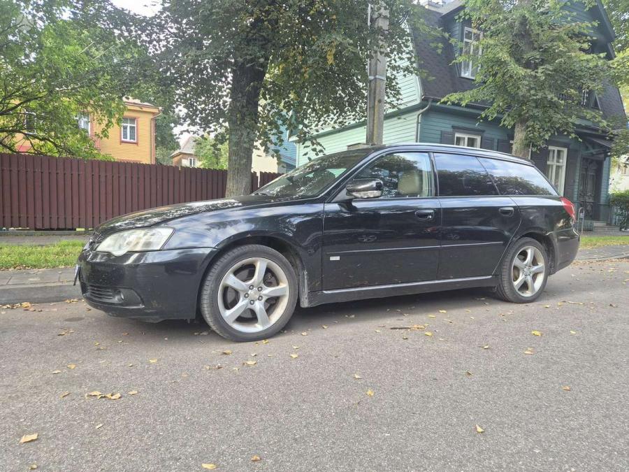 Black Subaru Legacy 2005 in Vilnius, with an engine capacity of 3.00 L and mileage of 312 thousand km for 2300 €, photo 1 on AUTOMOTO.COM.LV