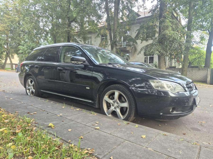 Black Subaru Legacy 2005 in Vilnius, with an engine capacity of 3.00 L and mileage of 312 thousand km for 2300 €, photo 3 on AUTOMOTO.COM.LV