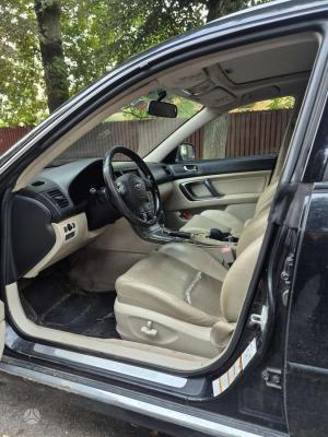 Black Subaru Legacy 2005 in Vilnius, with an engine capacity of 3.00 L and mileage of 312 thousand km for 2300 €, photo 4 on AUTOMOTO.COM.LV