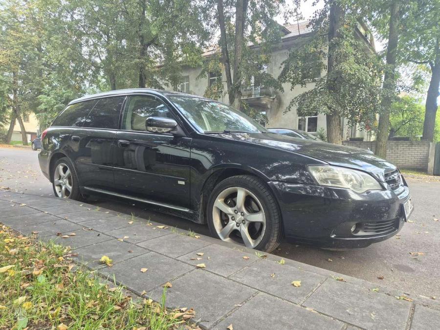 Black Subaru Legacy 2005 in Vilnius, with an engine capacity of 3.00 L and mileage of 312 thousand km for 2300 €, photo 3 on AUTOMOTO.COM.LV