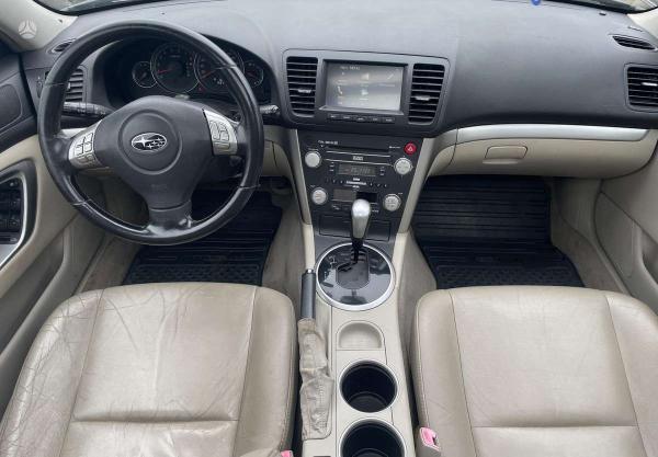 Black Subaru Legacy 2007 in Vilnius, with an engine capacity of 2.46 L and mileage of 192 thousand km for 2950 €, photo 6 on AUTOMOTO.COM.LV