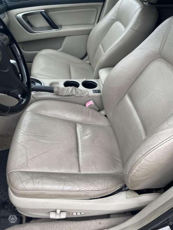 Black Subaru Legacy 2007 in Vilnius, with an engine capacity of 2.46 L and mileage of 192 thousand km for 2950 €, photo 8 on AUTOMOTO.COM.LV
