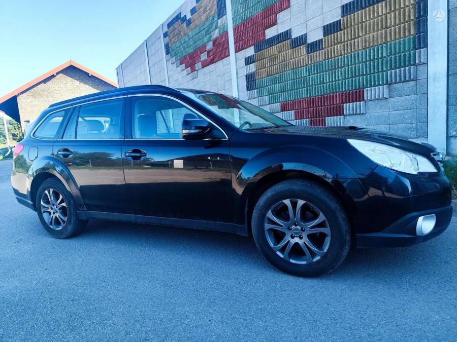 Black Subaru Legacy 2010 in Radviliskis, with an engine capacity of 2.00 L and mileage of 240 thousand km for 2300 €, photo 5 on AUTOMOTO.COM.LV