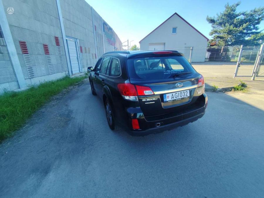 Black Subaru Legacy 2010 in Radviliskis, with an engine capacity of 2.00 L and mileage of 240 thousand km for 2300 €, photo 6 on AUTOMOTO.COM.LV