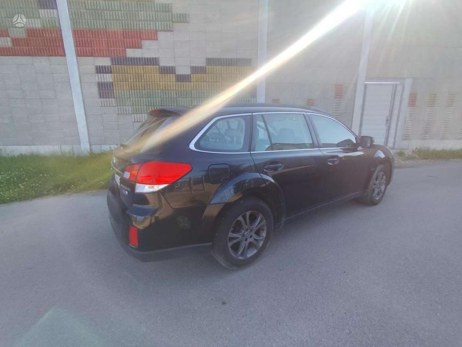 Black Subaru Legacy 2010 in Radviliskis, with an engine capacity of 2.00 L and mileage of 240 thousand km for 2300 €, photo 8 on AUTOMOTO.COM.LV