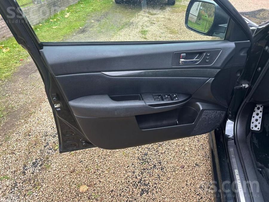 Melns Subaru Legacy 2011 Ludza, ar dzinēja tilpumu 2.00 L un nobraukumu 0 tūkst. km par 3300 €, foto 12 vietnē AUTOMOTO.COM.LV