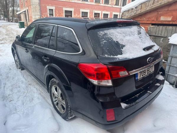 Subaru Legacy 2011 Narva vietnē Melns Subaru Legacy 2011 Narva, ar dzinēja tilpumu 2.00 L un nobraukumu 255 tūkst. km par 1400 €, foto 6 vietnē AUTOMOTO.COM.LV