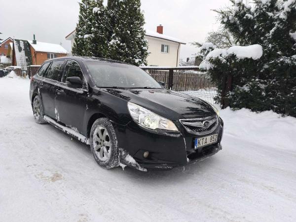 Black Subaru Legacy 2012 in Vilnius, with an engine capacity of 2.46 L and mileage of 315 thousand km for 2700 €, photo 1 on AUTOMOTO.COM.LV