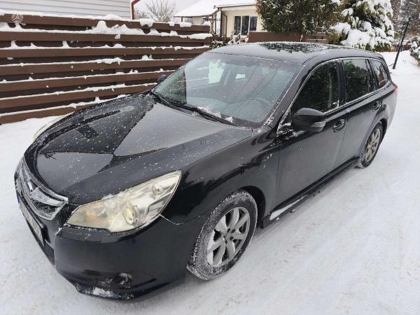 Black Subaru Legacy 2012 in Vilnius, with an engine capacity of 2.46 L and mileage of 315 thousand km for 2700 €, photo 3 on AUTOMOTO.COM.LV