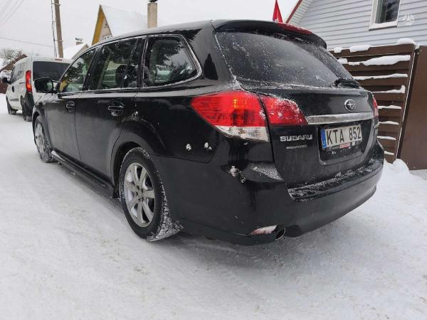 Black Subaru Legacy 2012 in Vilnius, with an engine capacity of 2.46 L and mileage of 315 thousand km for 2700 €, photo 4 on AUTOMOTO.COM.LV