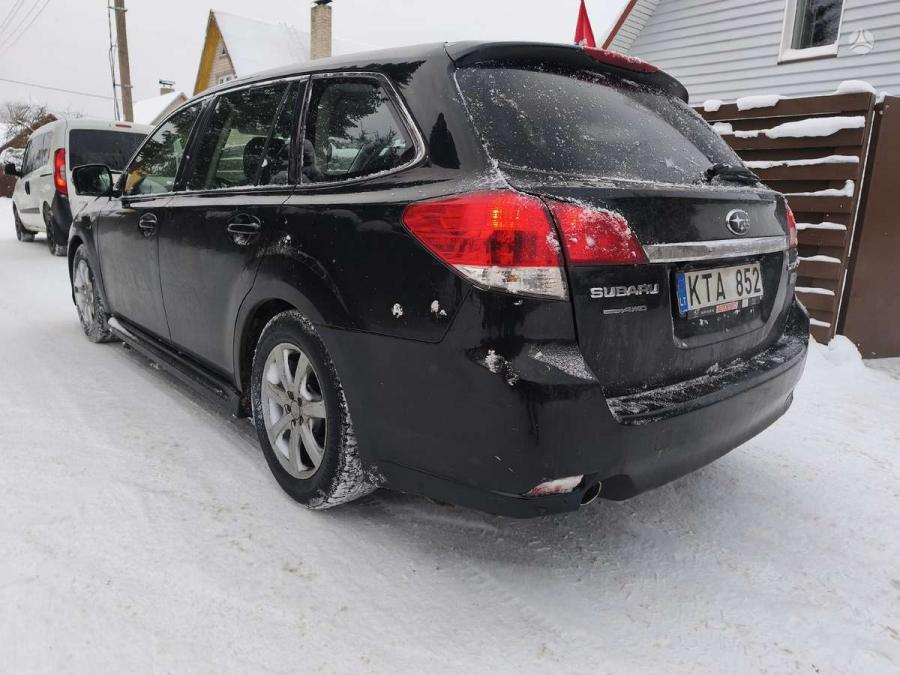 Melns Subaru Legacy 2012 Viļņa, ar dzinēja tilpumu 2.46 L un nobraukumu 315 tūkst. km par 2700 €, foto 4 vietnē AUTOMOTO.COM.LV