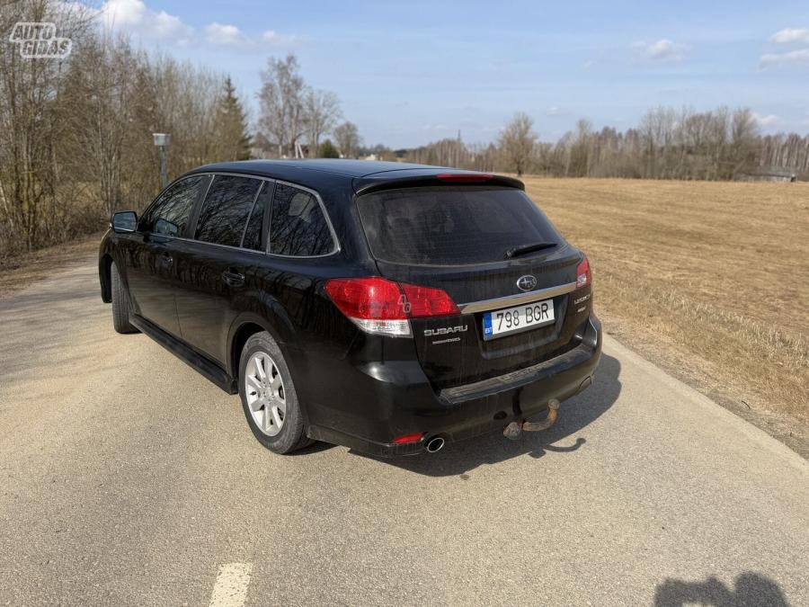 Black Subaru Legacy 2012 in Ignalina, with an engine capacity of 2.00 L and mileage of 250 thousand km for 3600 €, photo 4 on AUTOMOTO.COM.LV