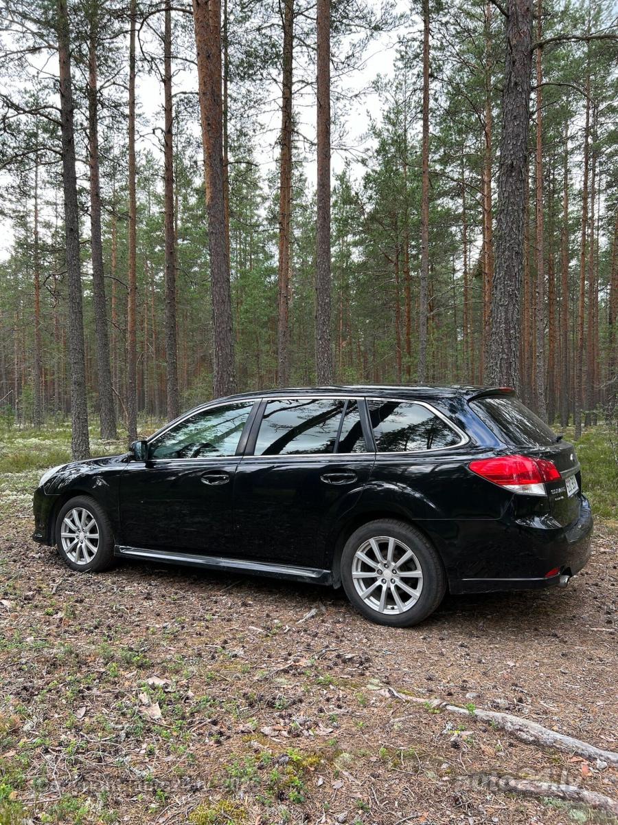 Black Subaru Legacy 2012 in Tallinn, with an engine capacity of 2.50 L and mileage of 178 thousand km for 4000 €, photo 13 on AUTOMOTO.COM.LV