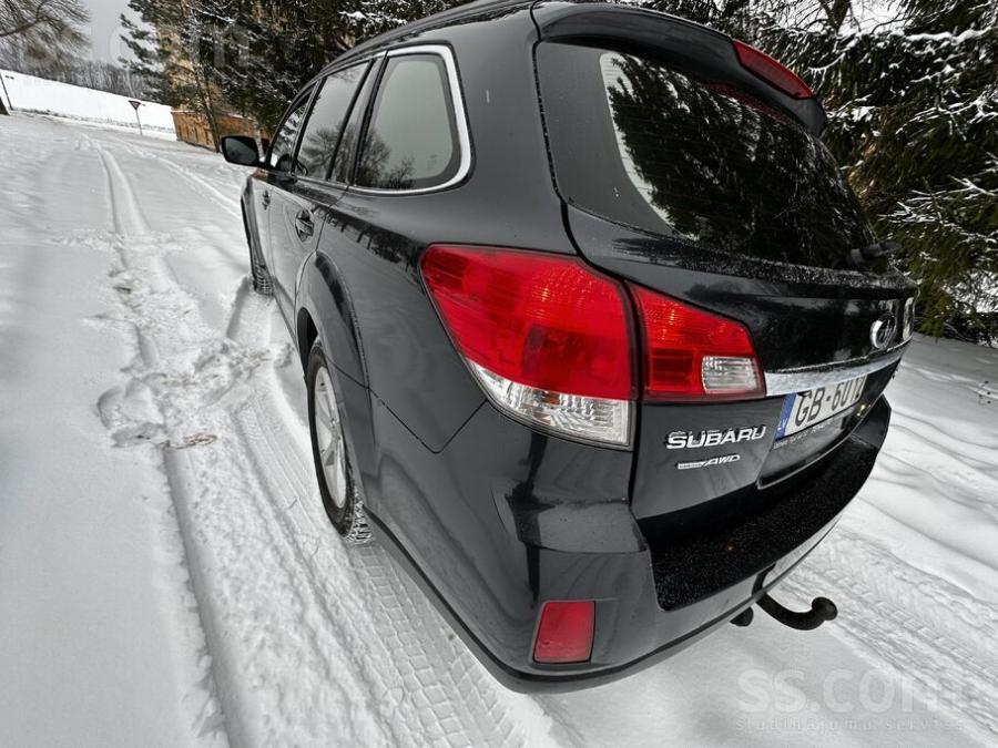 Melns Subaru Legacy 2014 Daugavpils, ar dzinēja tilpumu 2.00 L un nobraukumu 329 tūkst. km par 5000 €, foto 10 vietnē AUTOMOTO.COM.LV