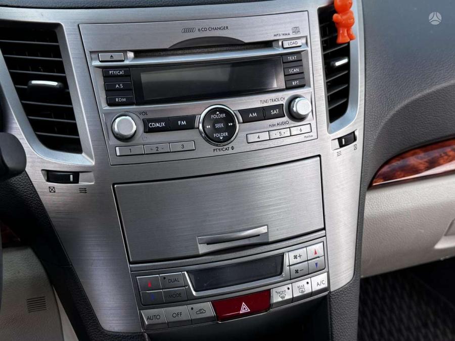 Zils Subaru Legacy 2010 Viļņa, ar dzinēja tilpumu 3.63 L un nobraukumu 265 tūkst. km par 3400 €, foto 23 vietnē AUTOMOTO.COM.LV