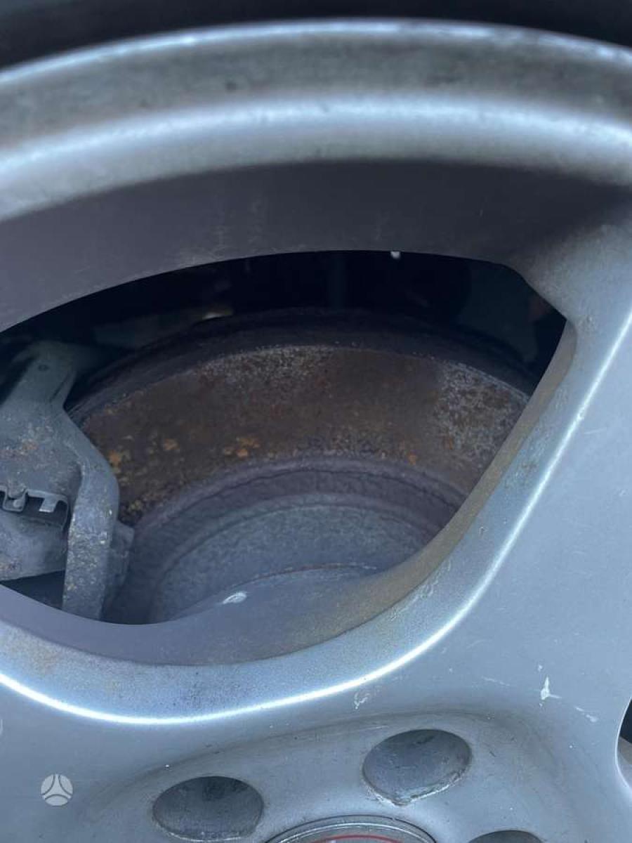 Zils Subaru Legacy 2000 Kauņa, ar dzinēja tilpumu 2.50 L un nobraukumu 350 tūkst. km par 1000 €, foto 11 vietnē AUTOMOTO.COM.LV